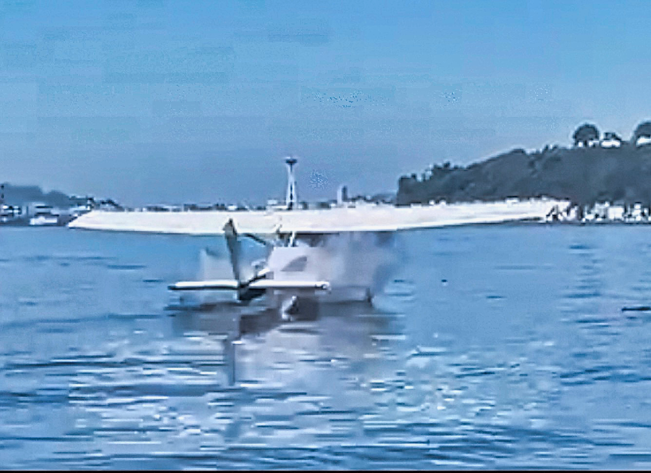 UPDATE: A light plane makes splash landing off Alki Promenade; Now out ...